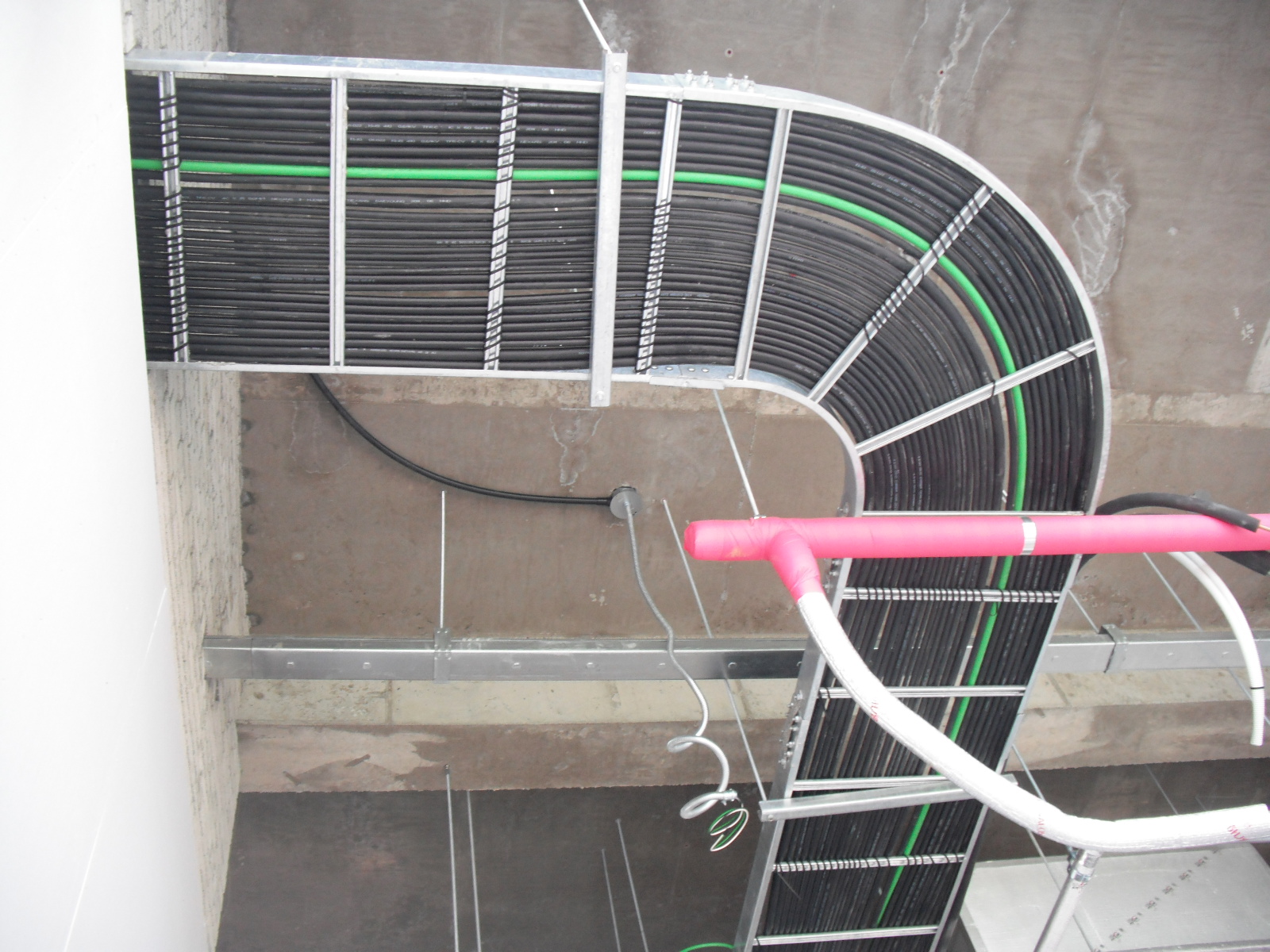 초연결 플랫폼 AAAVVVV.com